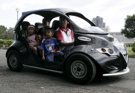 Filipino Family Enjoys Ride Electric Car Editorial Stock Photo - Stock ...