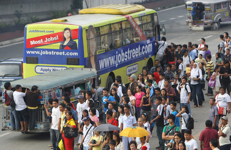 Filipino Commuters Wait Public Transport Vehicles Editorial Stock Photo ...