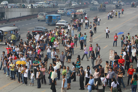 Filipino Commuters Wait Public Transport Vehicles Editorial Stock Photo ...
