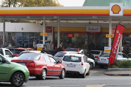 Motorists Queue Fuel Petrol Station Johannesburg Editorial Stock Photo ...