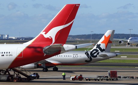 Ground Crew Work Beside Qantas Airways Editorial Stock Photo - Stock ...