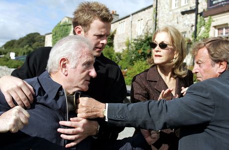 obituary - emmerdale royle family actor peter Stock Photos (Exclusive ...