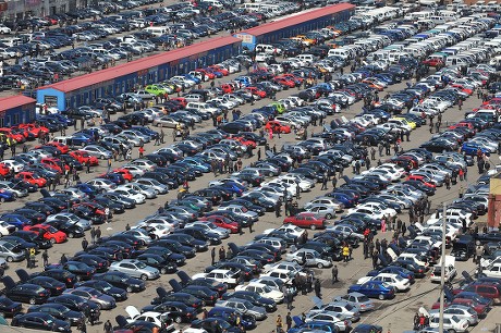 Car Buyers Throng Old Automobile Trading Editorial Stock Photo - Stock ...