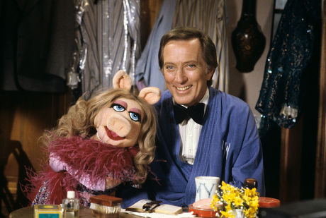 Miss Piggy Andy Williams On Muppet Editorial Stock Photo - Stock Image ...