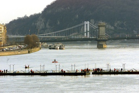 56 Pontoon bridge building Stock Pictures, Editorial Images and Stock ...