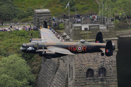 Lancaster Bomber Flying Over Derwent Dam Editorial Stock Photo - Stock ...