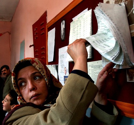 Istanbul Turkey Turkish Muslim Woman Check Editorial Stock Photo ...