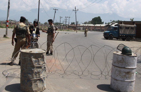 Indian Paramilitary Soldiers Check Curfew Pass Editorial Stock Photo ...
