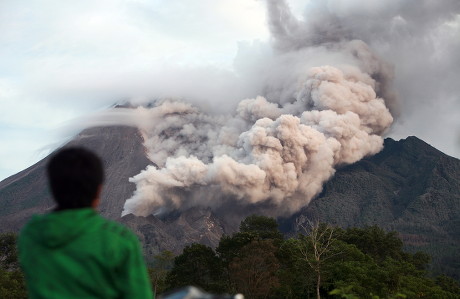 Indonesia Mount Merapi Eruption - Nov 2010 Stock Pictures, Editorial ...