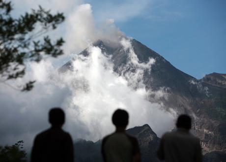 Residents Watch Mount Merapi Seen Village Editorial Stock Photo - Stock ...