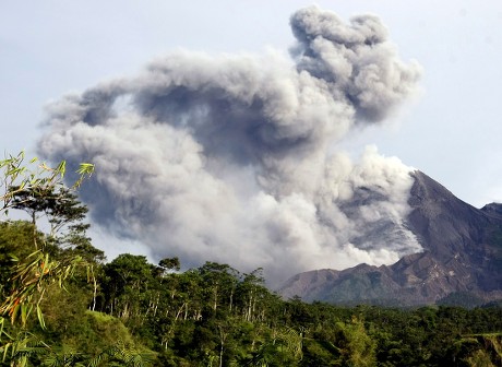 __COUNT__ Indonesia Mount Merapi Eruption - Oct 2010 Stock Pictures ...