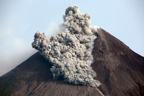 __COUNT__ Indonesia Mount Merapi Eruption - Oct 2010 Stock Pictures ...