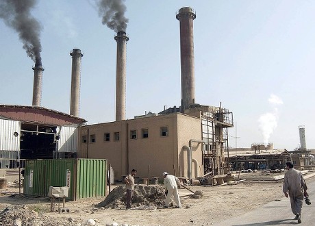 Iraqi Workers Pictured Aldurah Oil Refinery Editorial Stock Photo ...