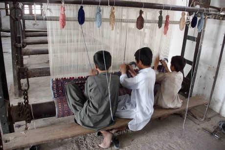 Pakistani Boys Works Carpet Loom Shop Editorial Stock Photo - Stock ...