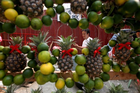 Filipino Vendor Sells Roundshaped Fruits Manilas Editorial Stock Photo ...