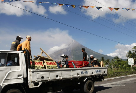 Filipinos View Ash Columns Rises Foot Editorial Stock Photo - Stock ...