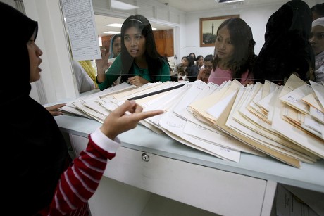 Filipino Job Applicants Inquire About Status Editorial Stock Photo ...