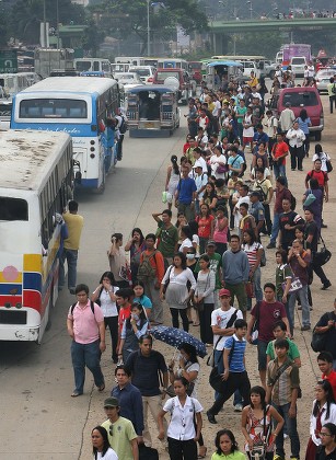 Commuters Stranded Metro Manilas Main Thoroughfares Editorial Stock ...