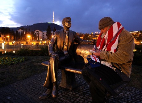 Man Sits Next Statue Former Us Editorial Stock Photo - Stock Image ...