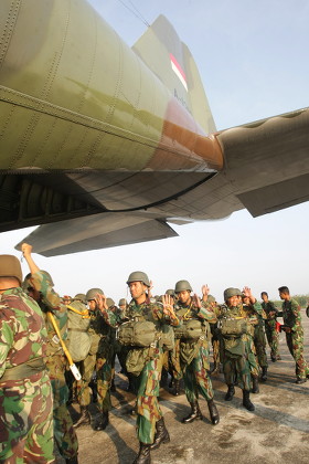 Indonesian Troops Board Indonesian Air Force Editorial Stock Photo ...