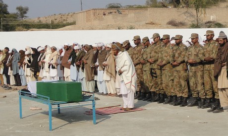 Pakistani Army Soldiers Attend Funeral Prayer Editorial Stock Photo ...