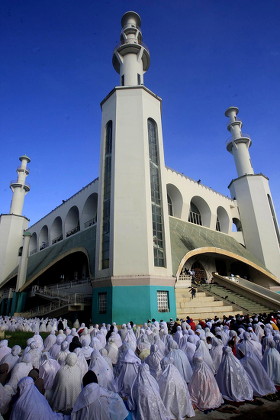 Muslim Filipinos Pray Sulu Grand Mosque Editorial Stock Photo - Stock ...