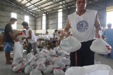 Filipinos Prepare Food Packs Transport Provinces Editorial Stock Photo ...