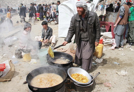 Afghan Makes French Fries Afghanis Gather Editorial Stock Photo - Stock ...