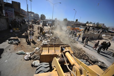 48 Roadblocks removal Stock Pictures, Editorial Images and Stock Photos ...