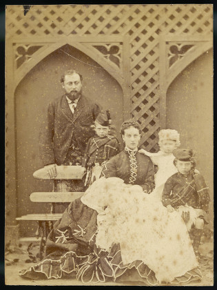 DEMONSTRATION LEVITATION BY DANIEL DUNGLAS HOME1833-1886 Editorial ...
