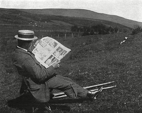 45 Soldier reading newspaper Stock Pictures, Editorial Images and Stock ...