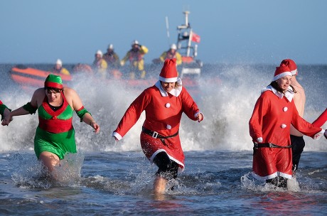 __COUNT__ Redcar Boxing Day Dip, UK - 26 Dec 2016 Stock Pictures ...