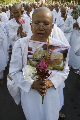Cambodian Buddhist Nun Carries Buddha Picture Editorial Stock Photo ...
