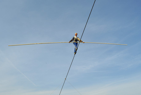 Canadian Highwire Artist Jay Cochrane Walks Editorial Stock Photo ...