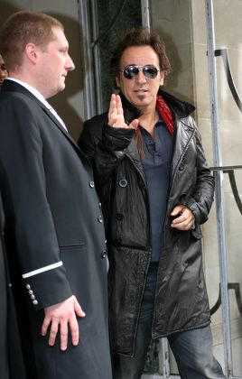 __COUNT__ Bruce Springsteen and the E Street Band leaving Claridges ...