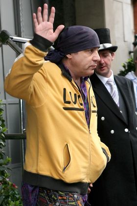 __COUNT__ Bruce Springsteen and the E Street Band leaving Claridges ...
