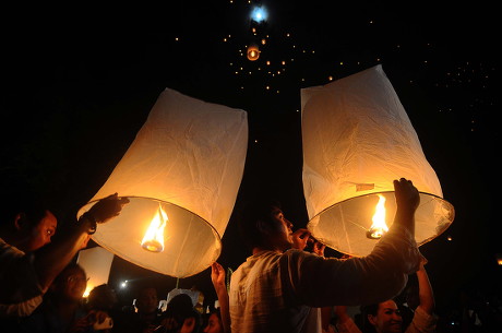Indonesia Buddhist Release Lanterns Near Borobudur Editorial Stock ...