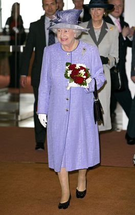 Queen Elizabeth visits the QE2 for the last time, Southampton, Britain ...