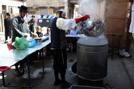 Ultraorthodox Jewish Man Dips Cooking Pots Editorial Stock Photo ...