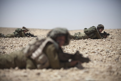 Female Israeli Defense Forces Soldiers Crawl Editorial Stock Photo ...