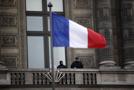 French Security Forces Stand Guard Louvre Editorial Stock Photo - Stock ...