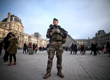 'Operation Sentinel', Paris, France - 30 Dec 2016 Stock Pictures ...