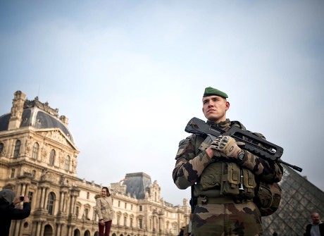 'Operation Sentinel', Paris, France - 30 Dec 2016 Stock Pictures ...