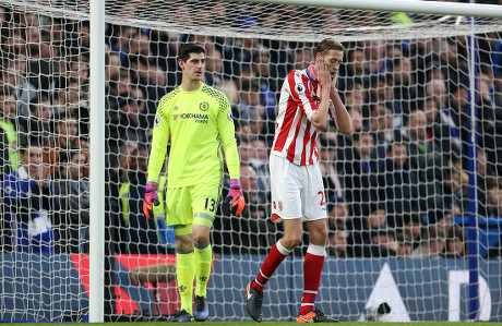 Chelsea Goalkeeper Thibaut Courtois Behind Dejected Editorial Stock ...
