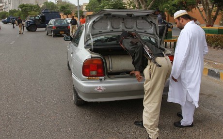 Pakistani Security Official Checks Vehicle Checkpoint Editorial Stock ...