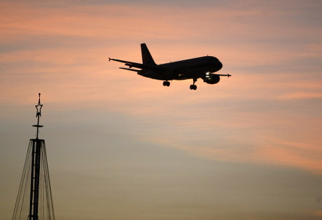 Plane Lands Manilas International Airport Philippines Editorial Stock ...