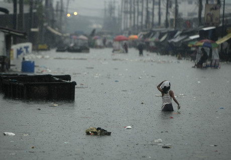 Filipino Wades Through Floods Trash Navotas Editorial Stock Photo ...