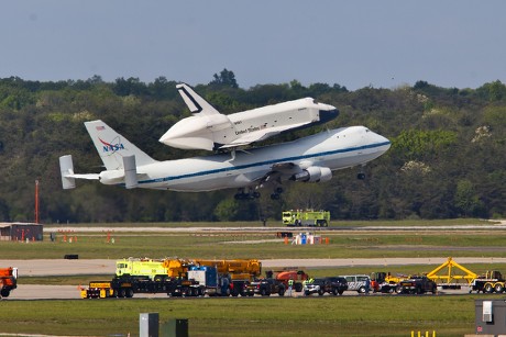 2,000 Nasa space shuttle discovery Stock Pictures, Editorial Images and ...