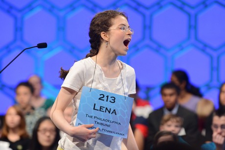 Fourteenyearold Lena Greenberg Philadelphia Pennsylvania Reacts ...