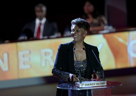 Singer Singers Dionne Warwick Delivers Speech Editorial Stock Photo ...